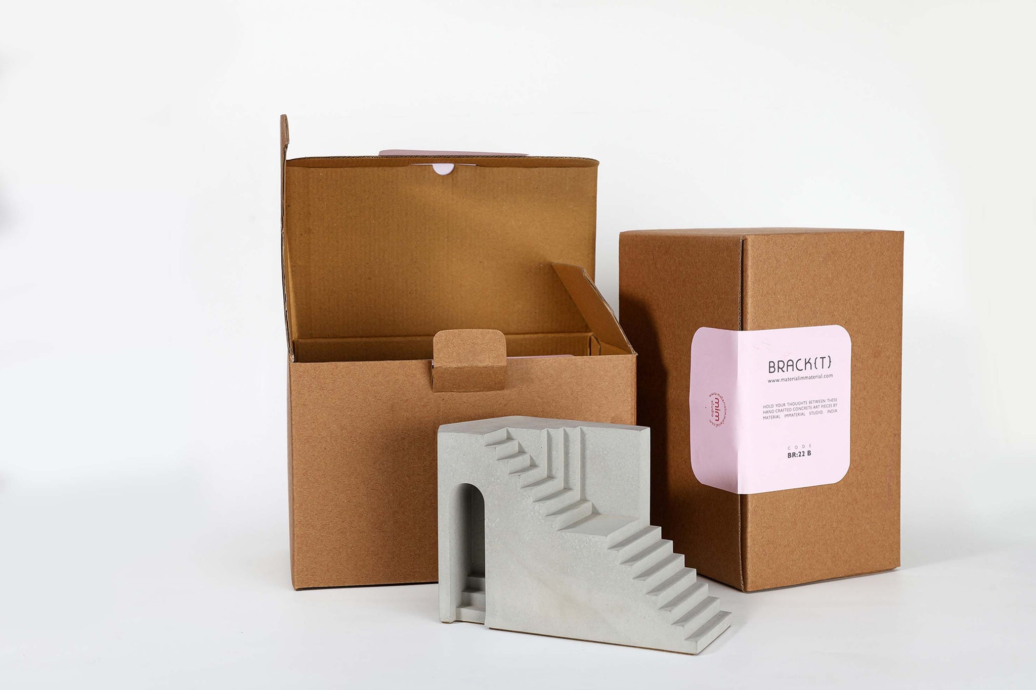 Bracket - The Concrete Bookends play of Light and Shadow Beton Home De – Material Immaterial studio